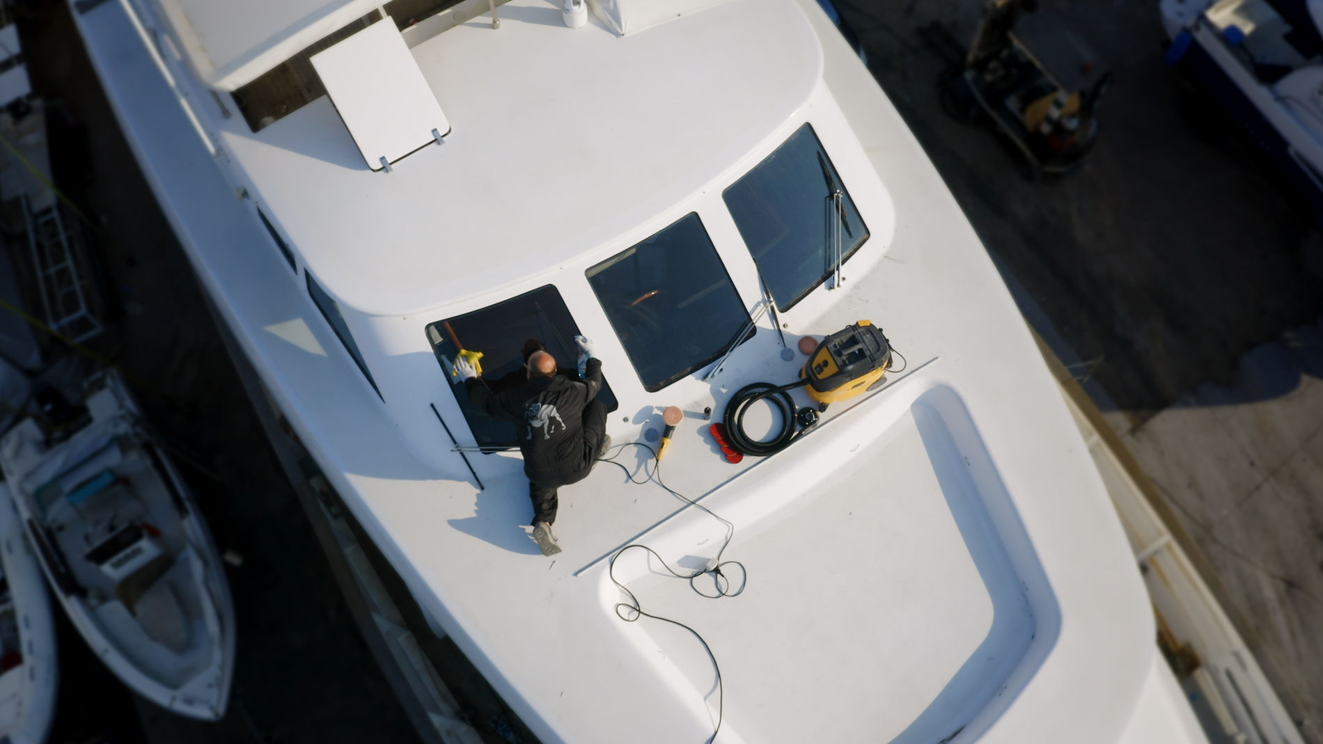Marine Surface Finishing - Polishing a Boat - Mirka