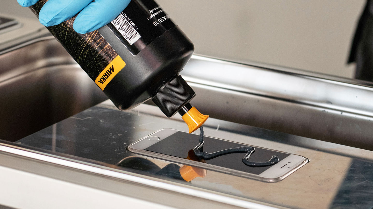 Remove Scratches from Phone Screens with Mirka Remint - Mirka