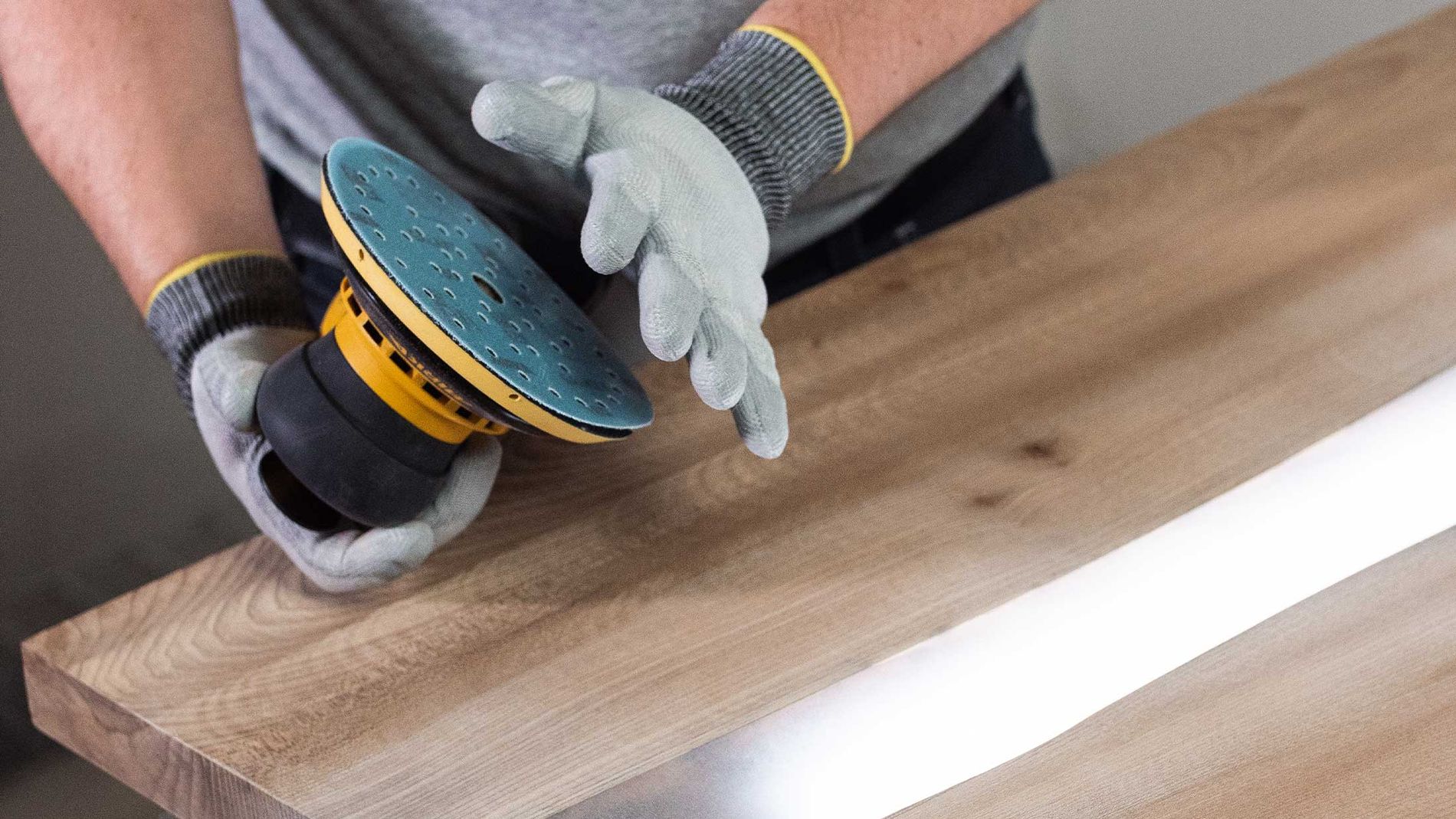 How to get the perfect finish on the epoxy resin river table - Mirka
